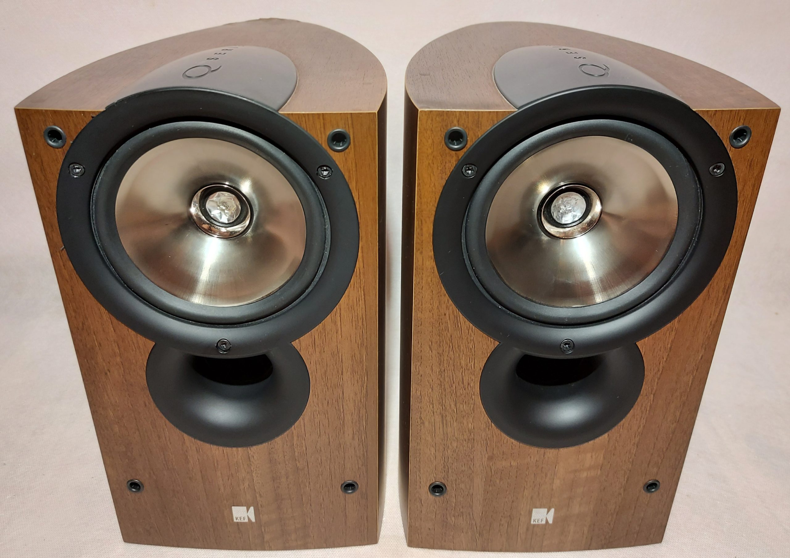 KEF IQ1 – Walnut – DN Audio
